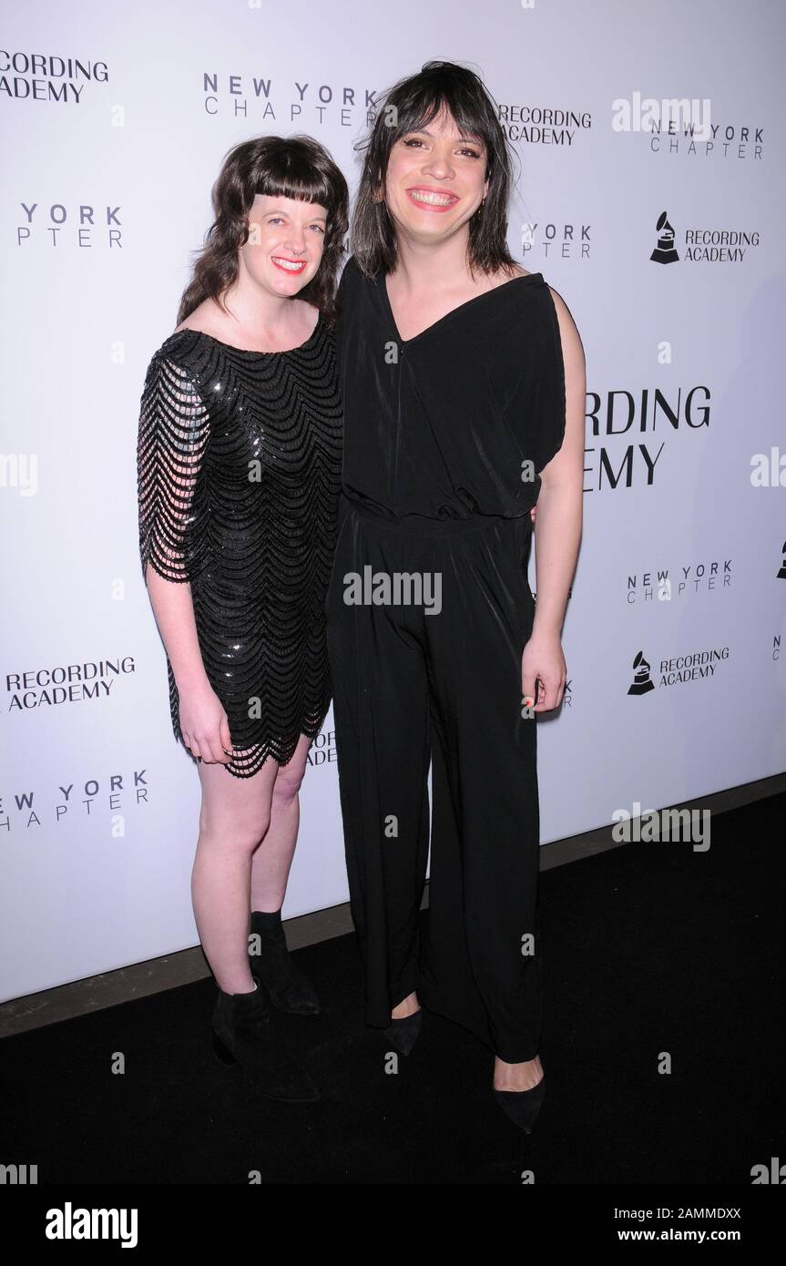 Cellist images hi-res stock photography and images - Alamy