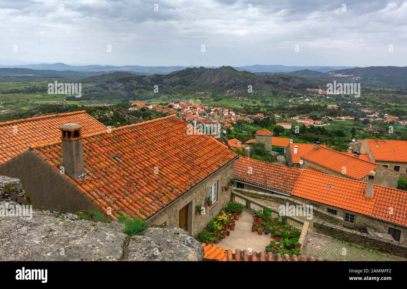 Street view in Monsanto village, Portugal Stock Photo - Alamy