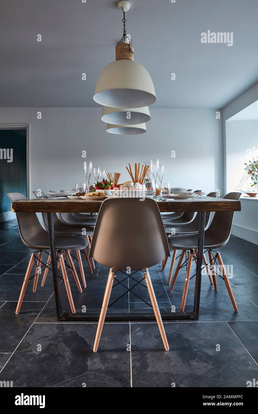 dining table and chairs Stock Photo - Alamy