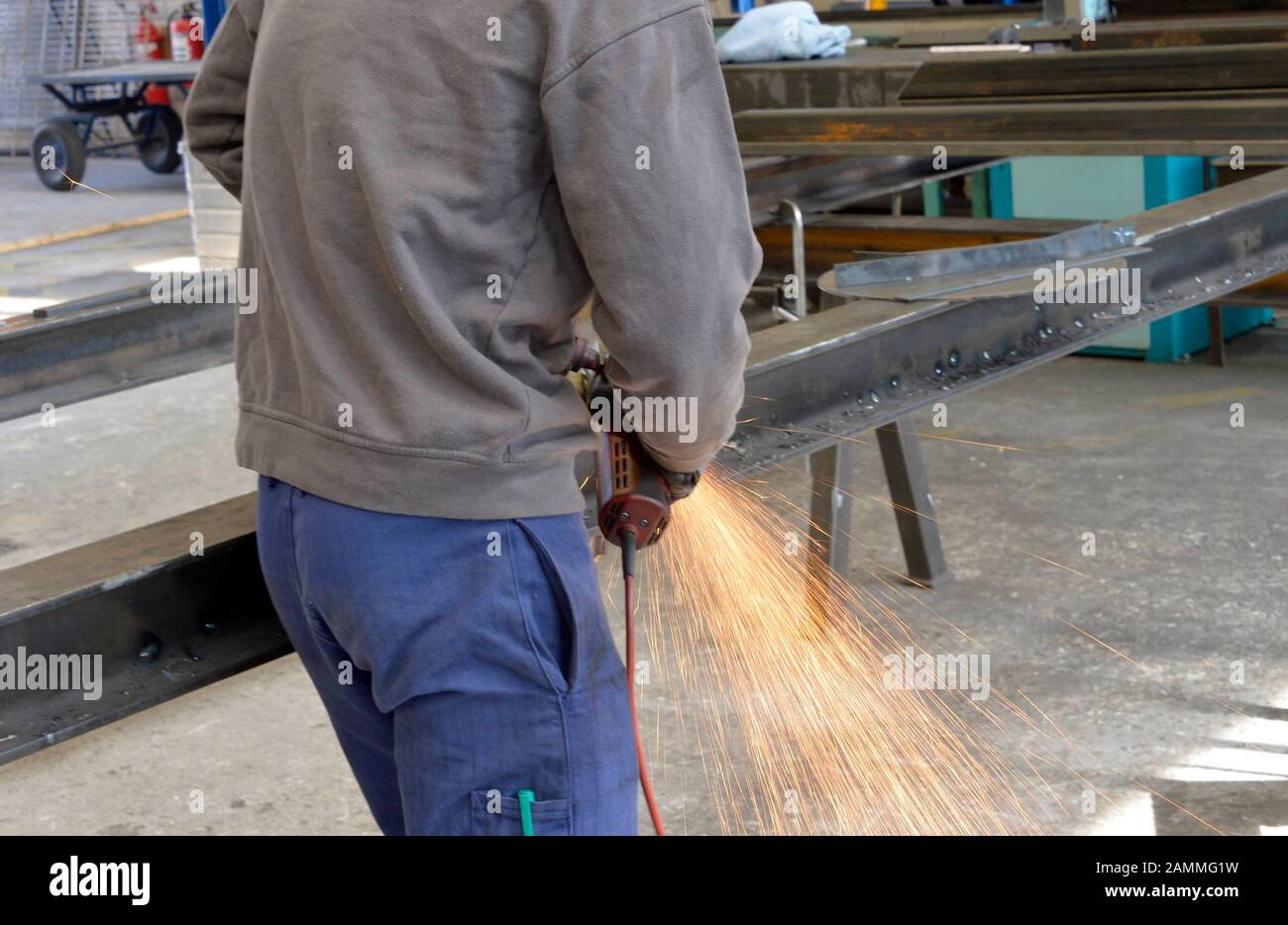 Prisoner at work in the prison locksmith's shop of Stadelheim Prison in ...
