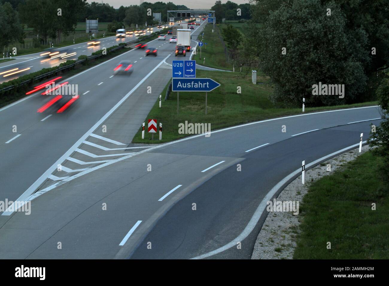 The motorway A92 at the exit Unterschleißheim. [automated translation ...