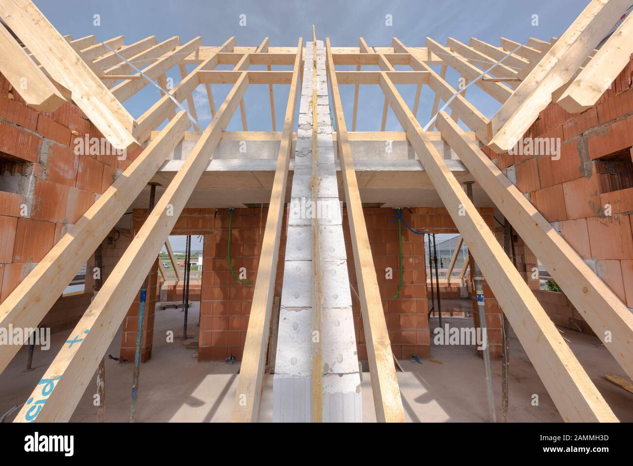Roof truss hi-res stock photography and images - Alamy