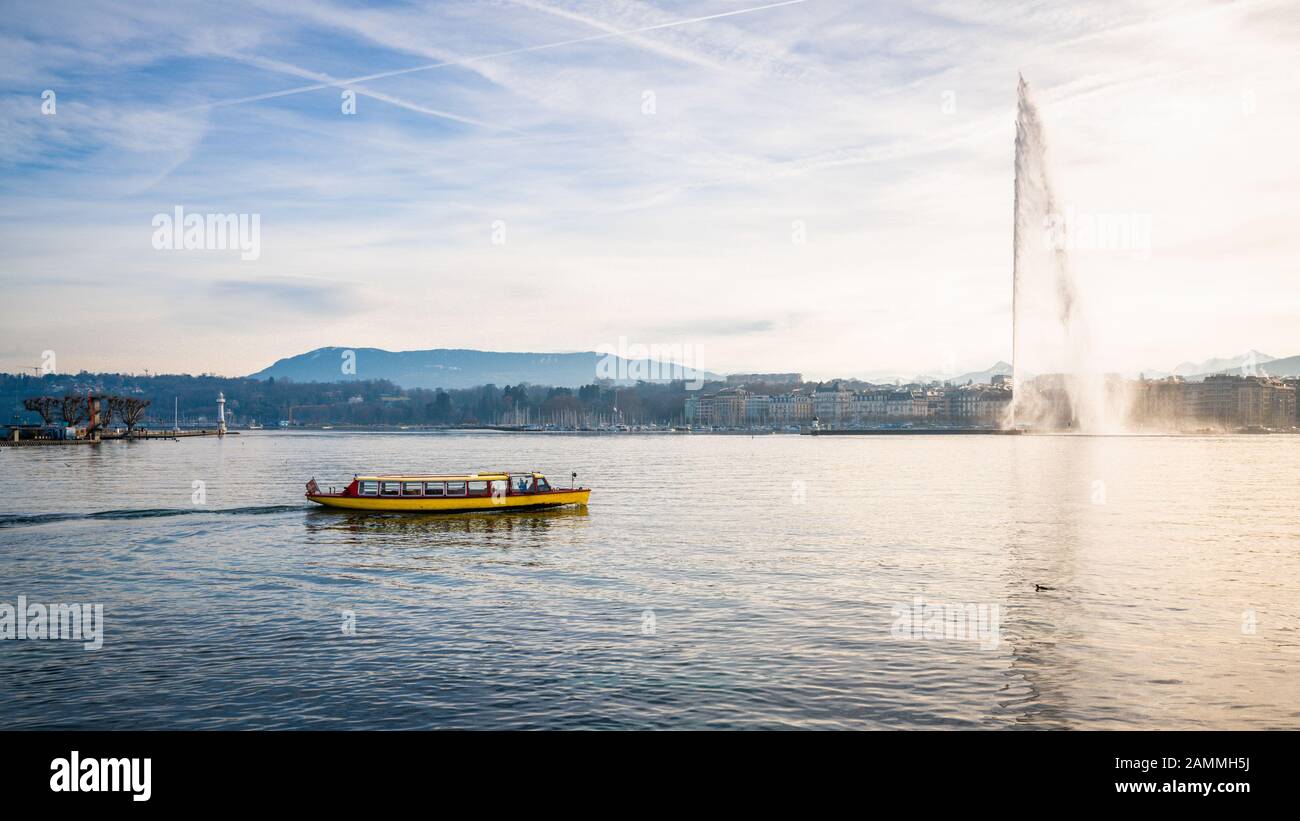 Yellow jet boat hi-res stock photography and images - Alamy