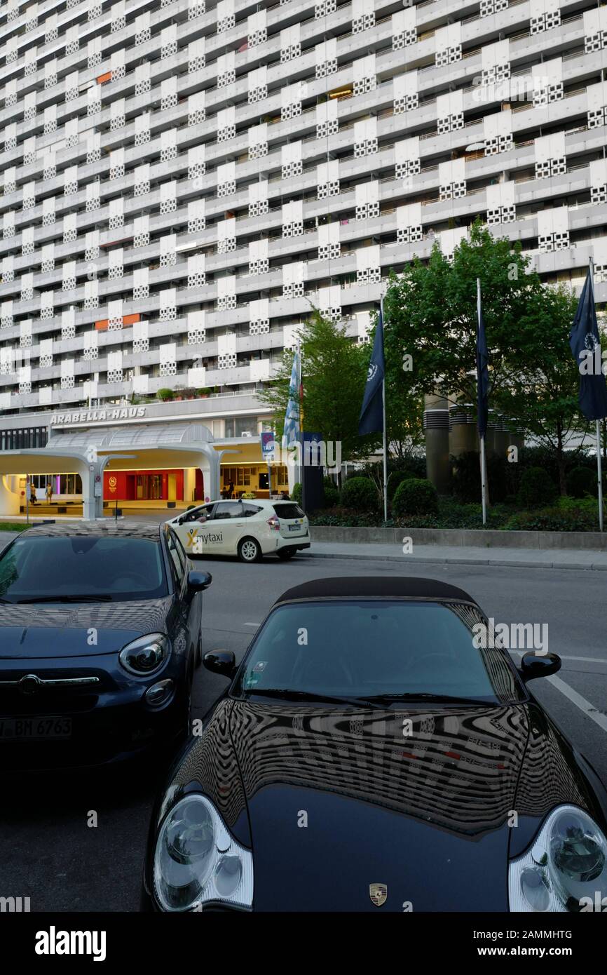 The Arabellahaus with the Sheraton Arabellaprk Hotel at ...