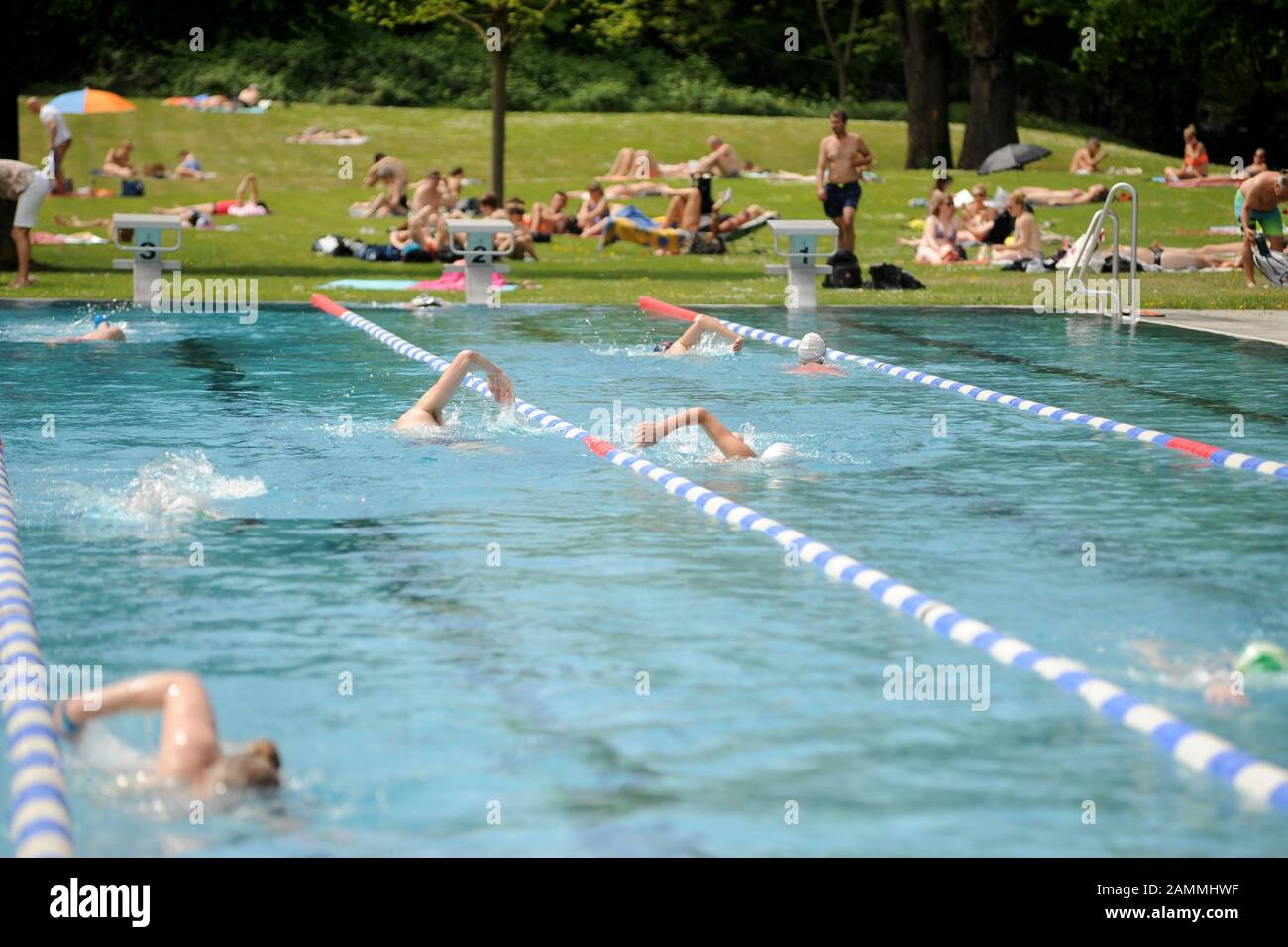 Opening of the 2018 outdoor swimming pool season in Munich's Schyrenbad ...
