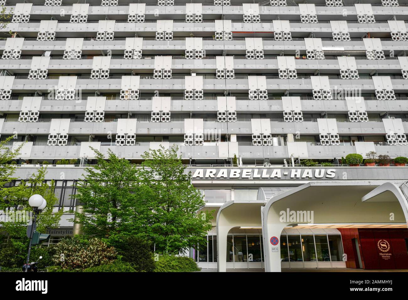 The Arabellahaus with the Sheraton Arabellaprk Hotel at ...