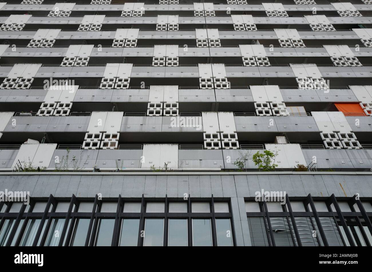 The Arabellahaus with the Sheraton Arabellaprk Hotel at ...