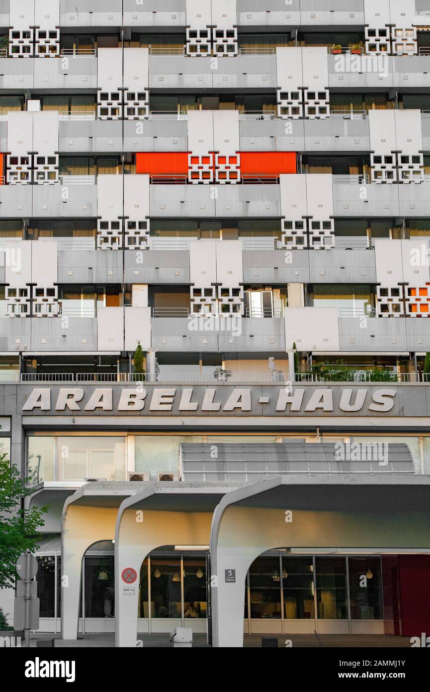 The Arabellahaus with the Sheraton Arabellaprk Hotel at ...