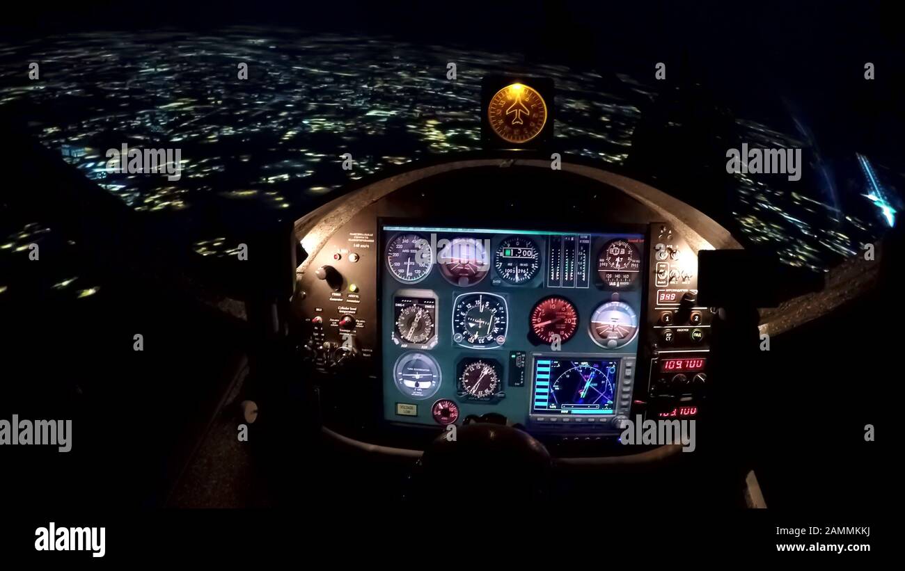 Pilots cockpit flight simulator hi-res stock photography and images - Alamy