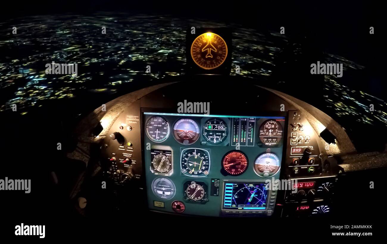 Flight simulator computer hi-res stock photography and images - Alamy