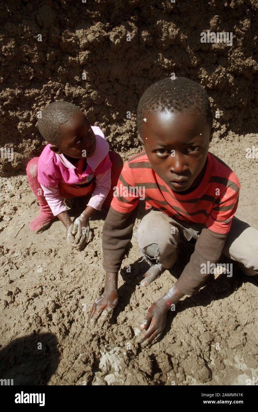 Building a mud home, Mwandi, Zambia, Africa Stock Photo - Alamy