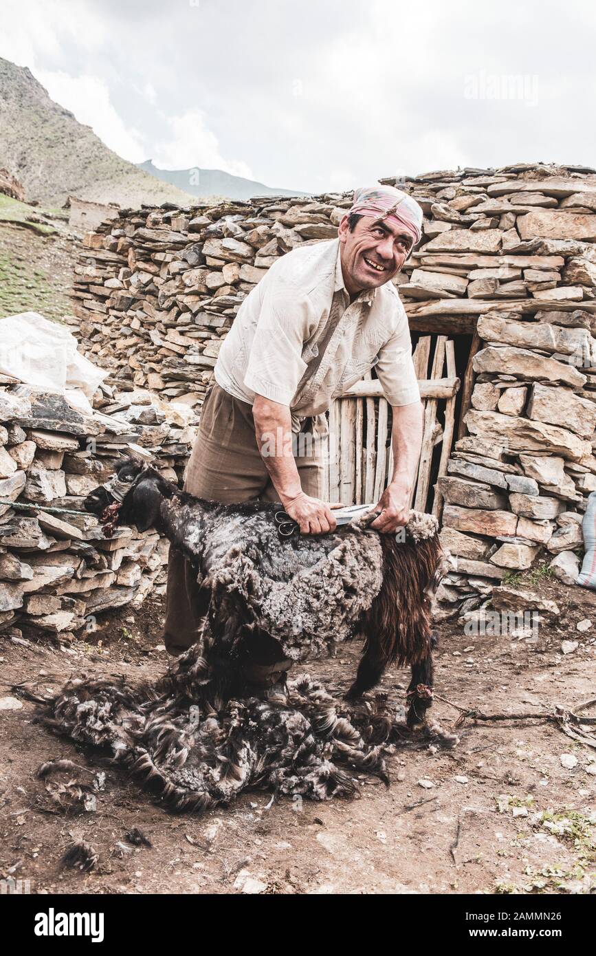 UZBEKISTAN, 2019: portrait of Uzbek people Stock Photo - Alamy