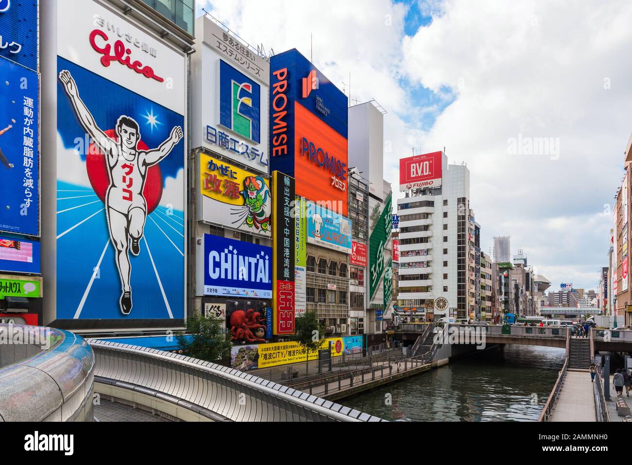 Osaka dotonbori illuminated signboards hi-res stock photography and ...