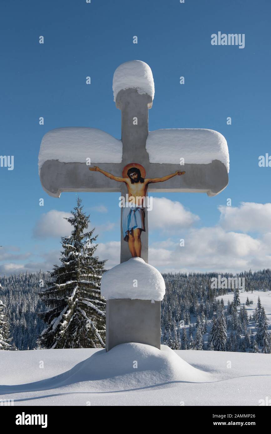 Snow covered cross in the mountains symbolizing Jesus Stock Photo - Alamy