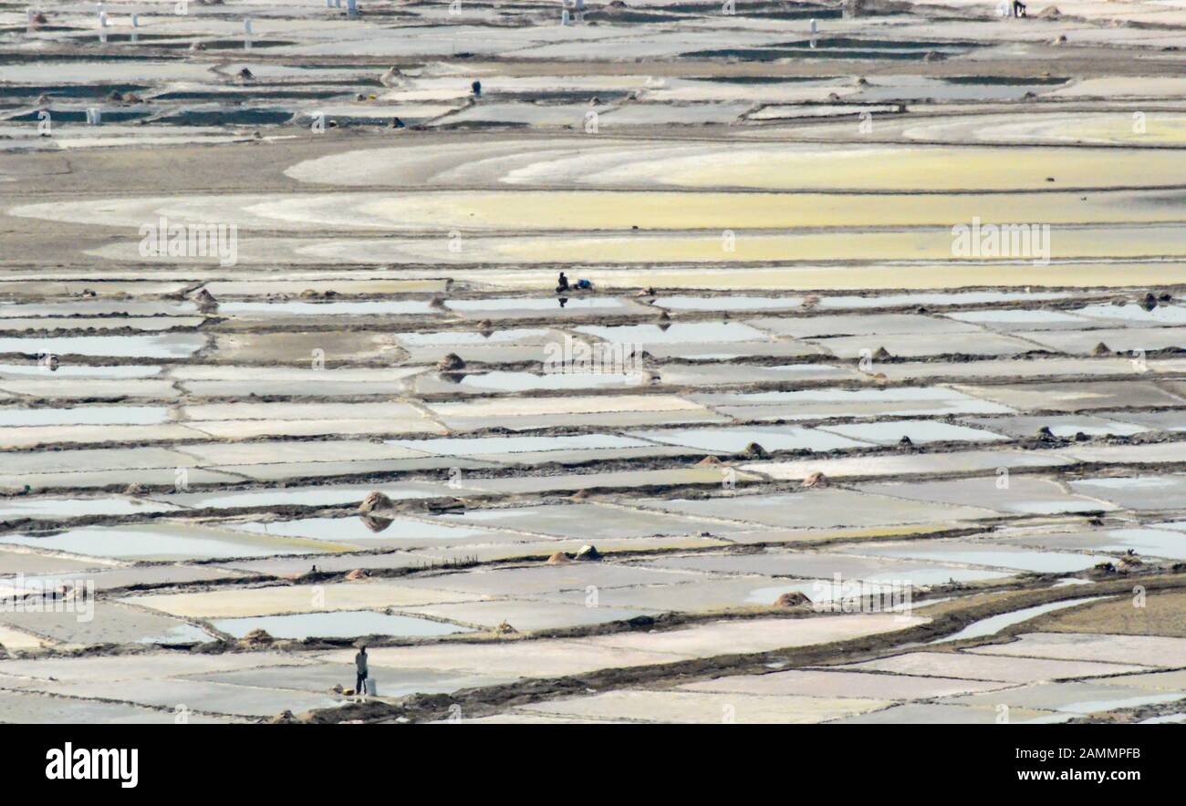 Salt Mining on Lake Katwe, Uganda Stock Photo - Alamy