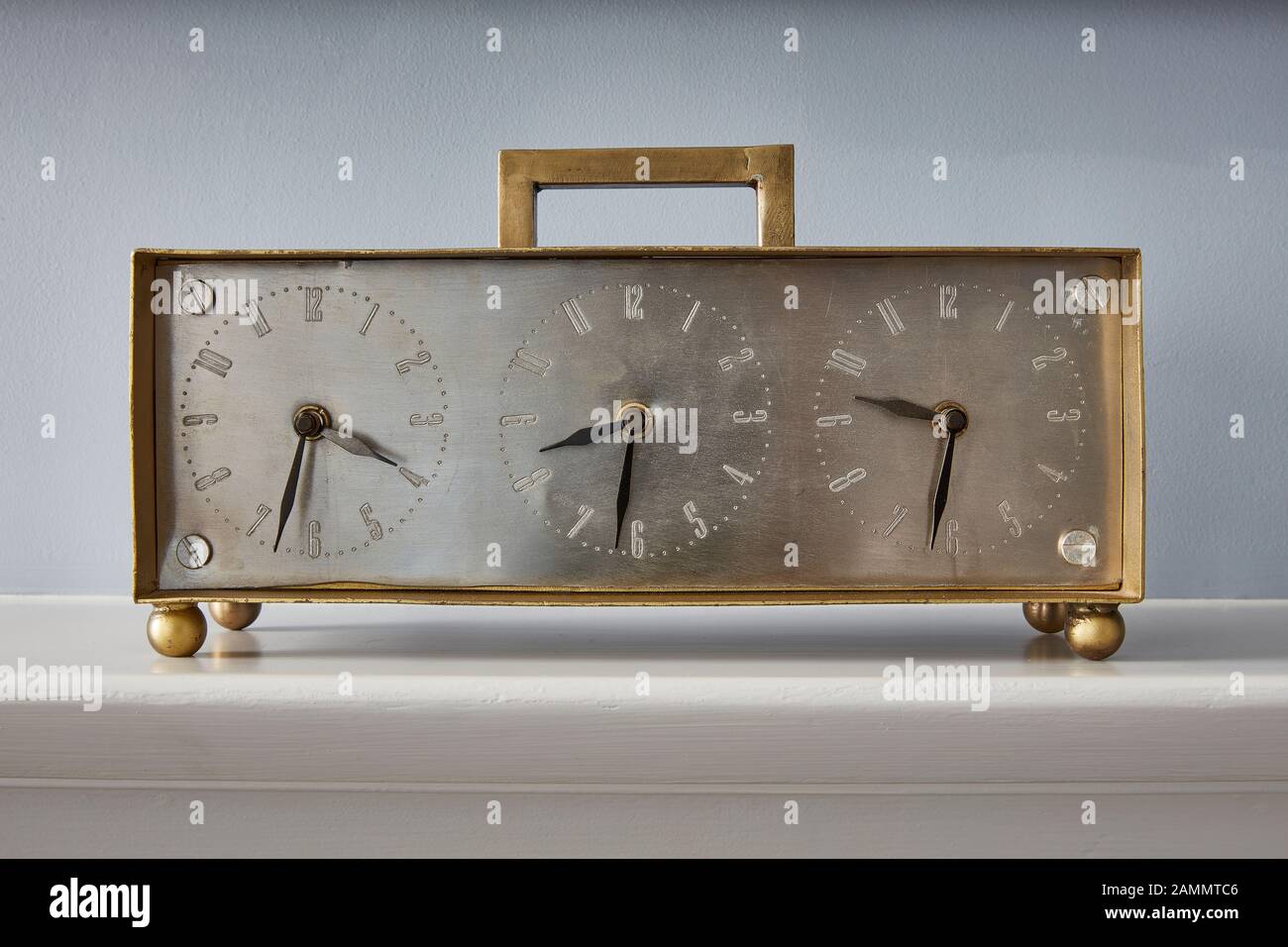 World time zone clock hi-res stock photography and images - Alamy