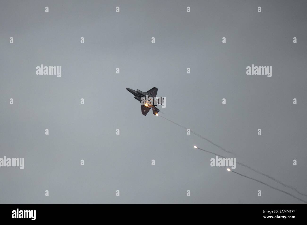 F 35 jet fire hi-res stock photography and images - Alamy