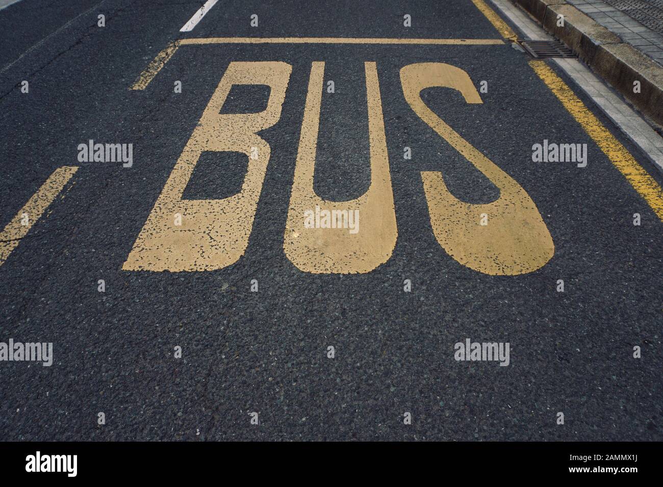 Bus street sign spain hi-res stock photography and images - Alamy