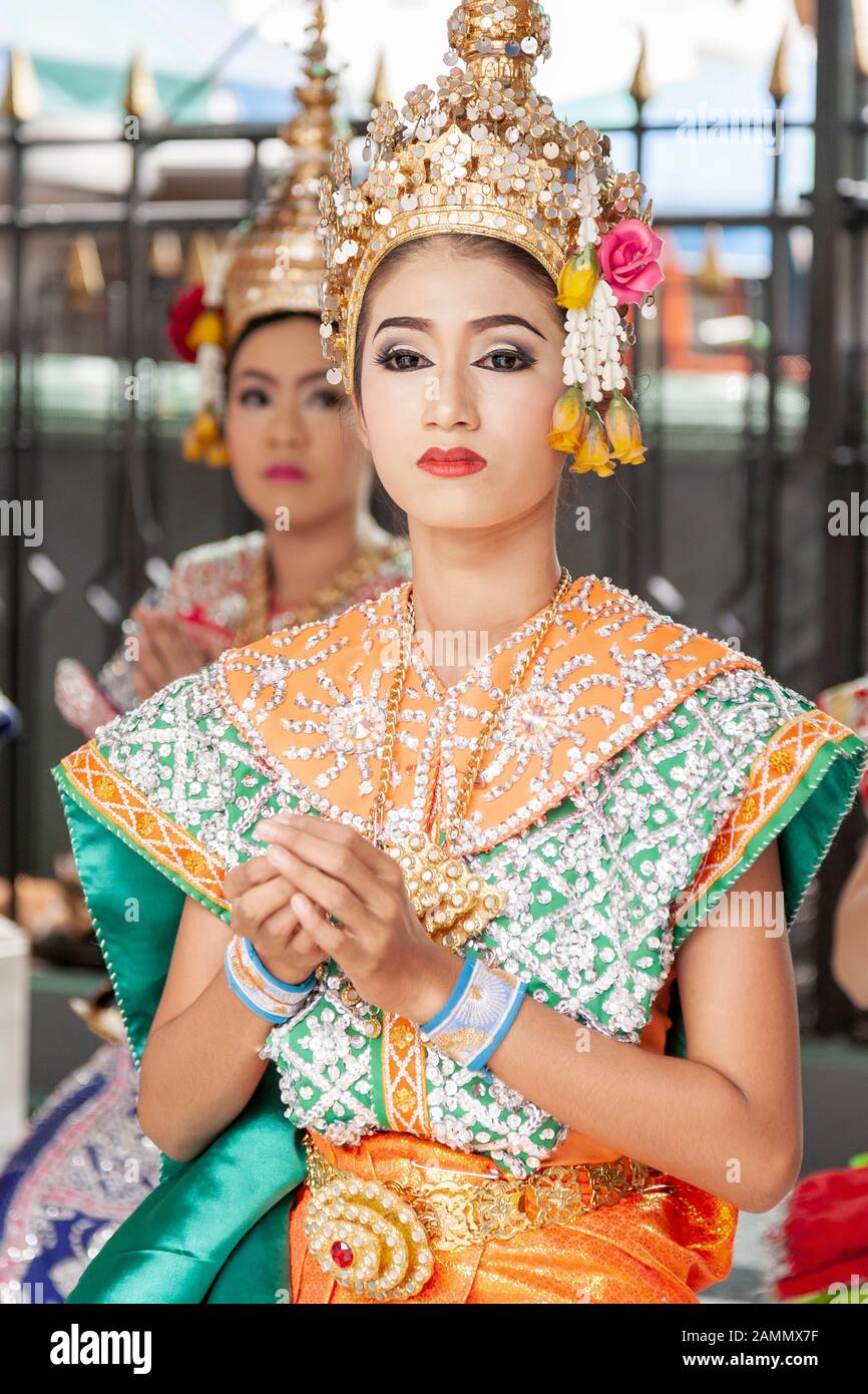 Beautiful woman traditional makeup costume hi-res stock photography and ...