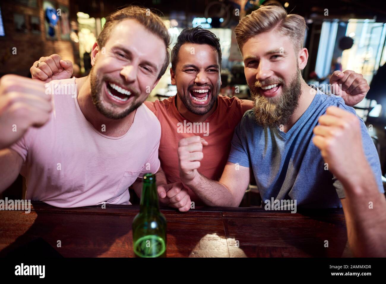 Portrait of three screaming men in the pub Stock Photo - Alamy
