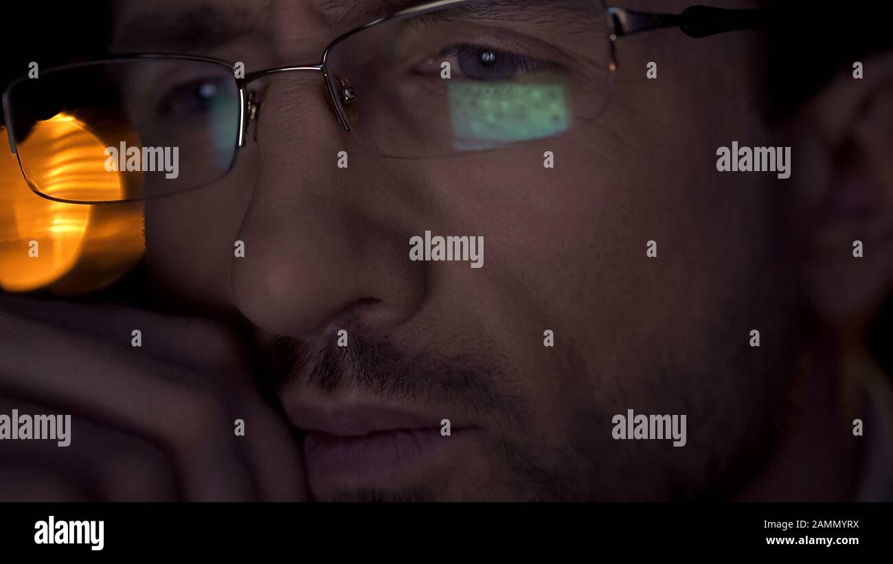 Screen reflection in eyes hi-res stock photography and images - Alamy