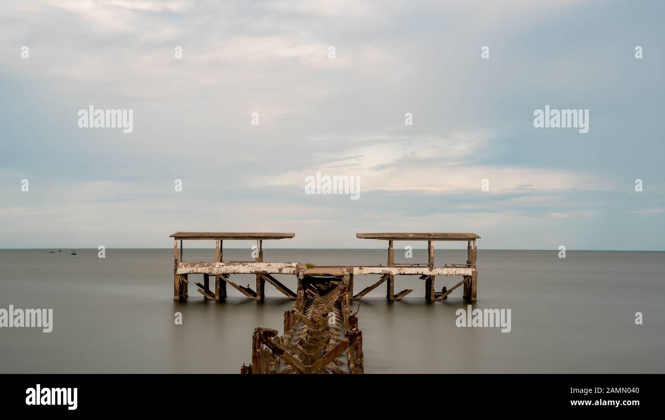 Dock falling down hi-res stock photography and images - Alamy