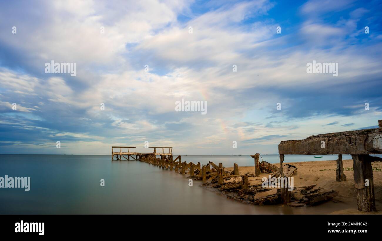 Dock falling down hi-res stock photography and images - Alamy