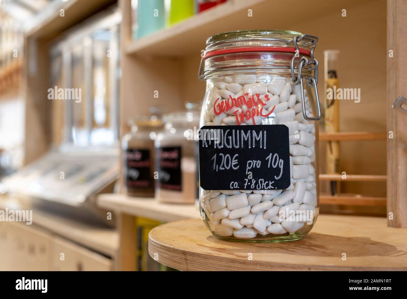 Magdeburg, Germany. 13th Jan, 2020. In the unpacked shop "Frau Erna`s ...