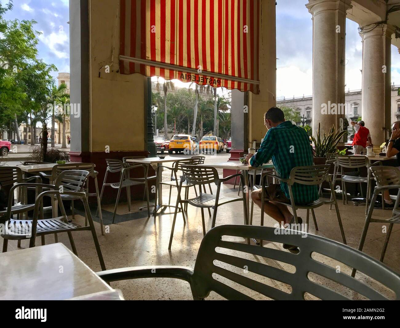 Coffee shop cuba hi-res stock photography and images - Alamy