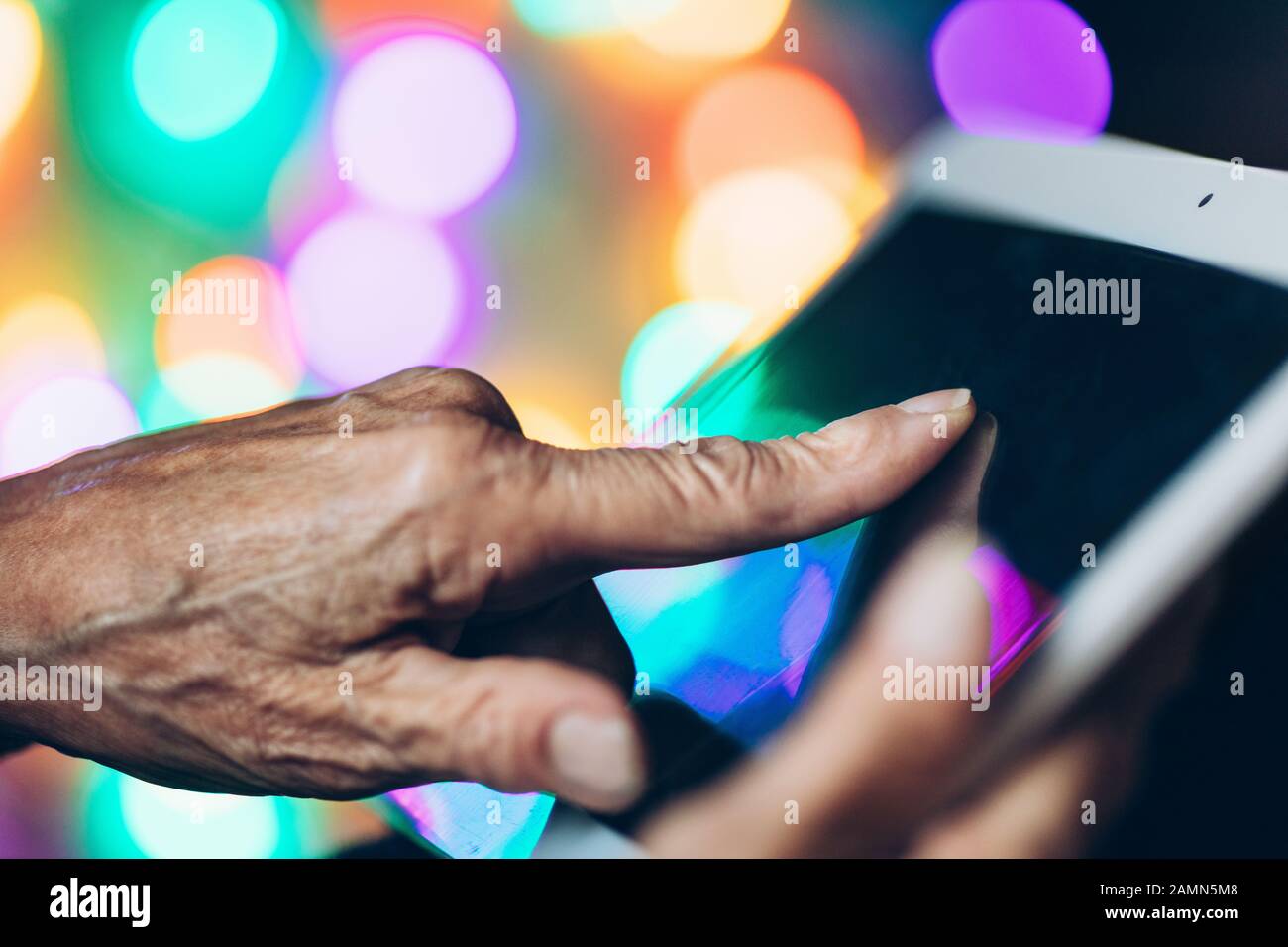 Elderly digital device hi-res stock photography and images - Alamy