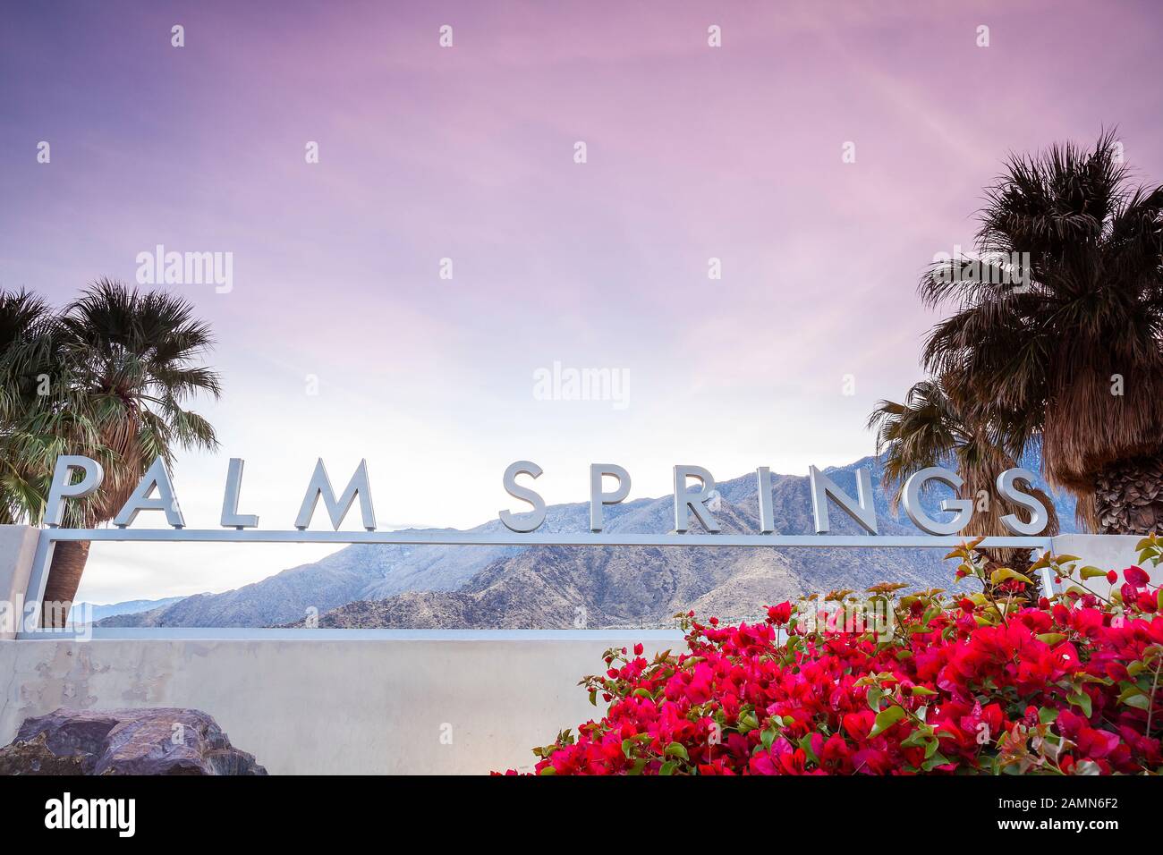 Palm Springs welcome sign Stock Photo - Alamy