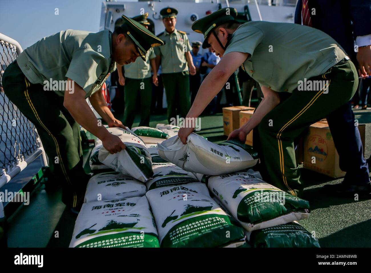 (200114) -- MANILA, Jan. 14, 2020 (Xinhua) -- Members of the visiting ...