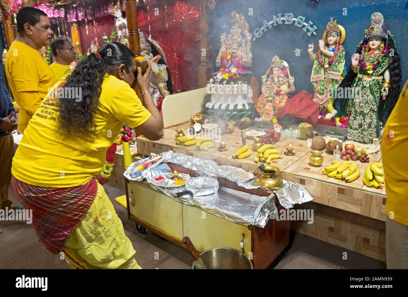Pujari is inside temple hi-res stock photography and images - Alamy