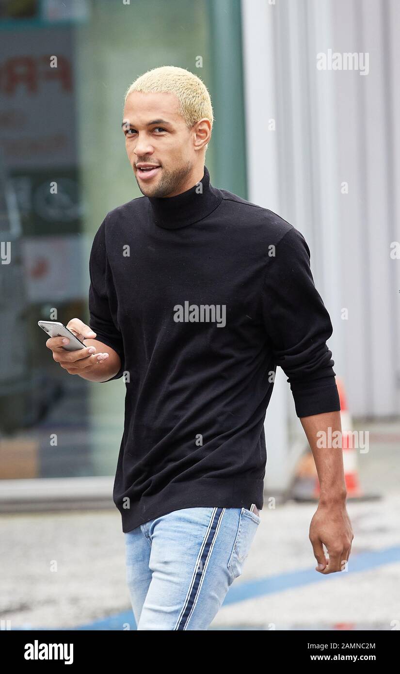 14 January 2020, Hamburg: The accused YouTuber Simon Desue goes to the ...