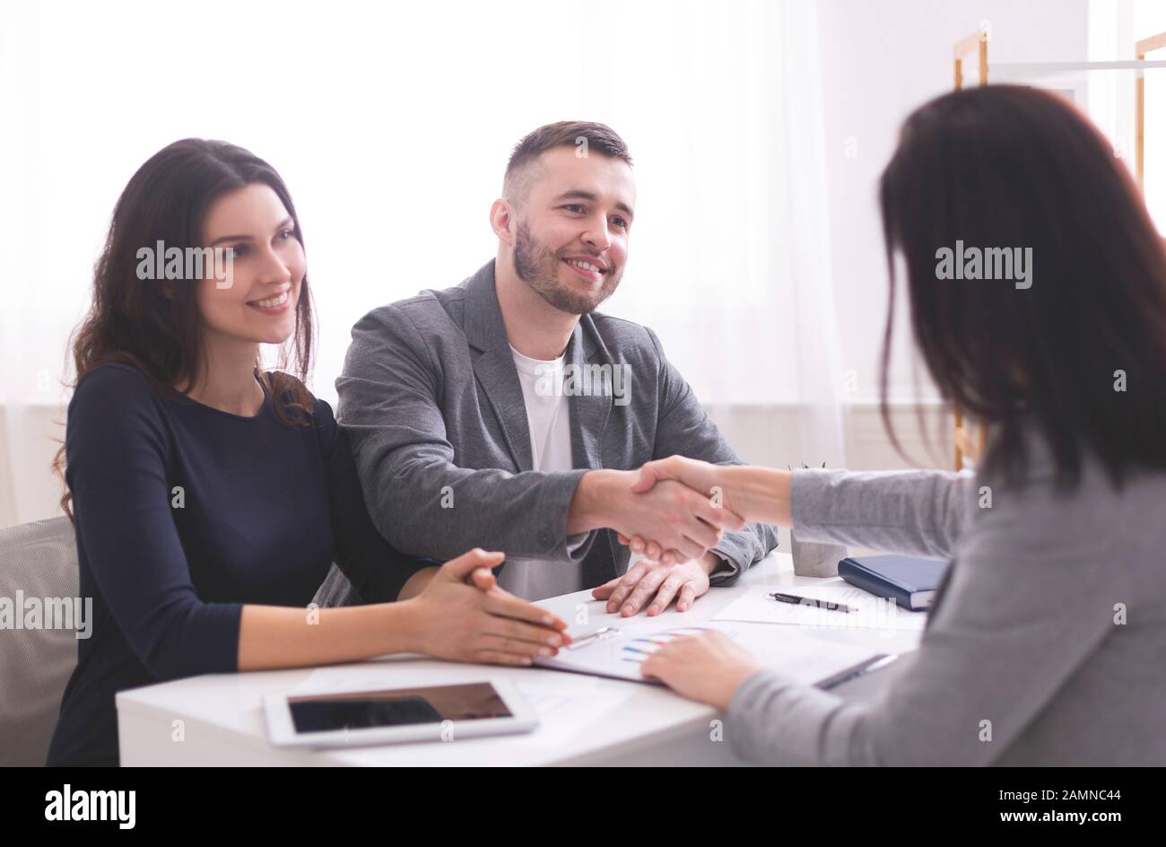 Contract expert hi-res stock photography and images - Alamy
