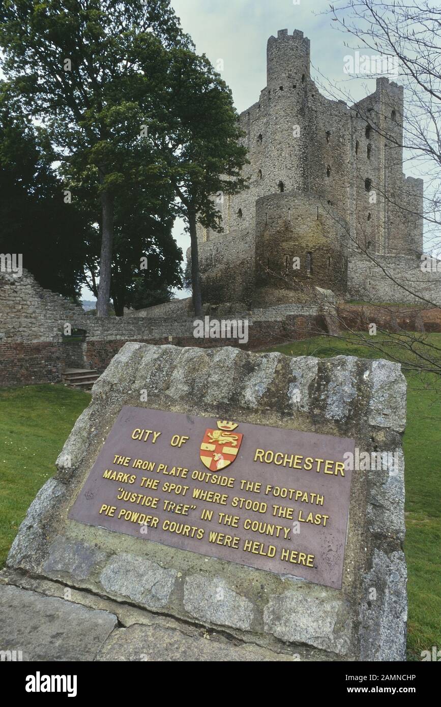 Pie Powder court memorial plaque outside Rochester Castle, Kent ...