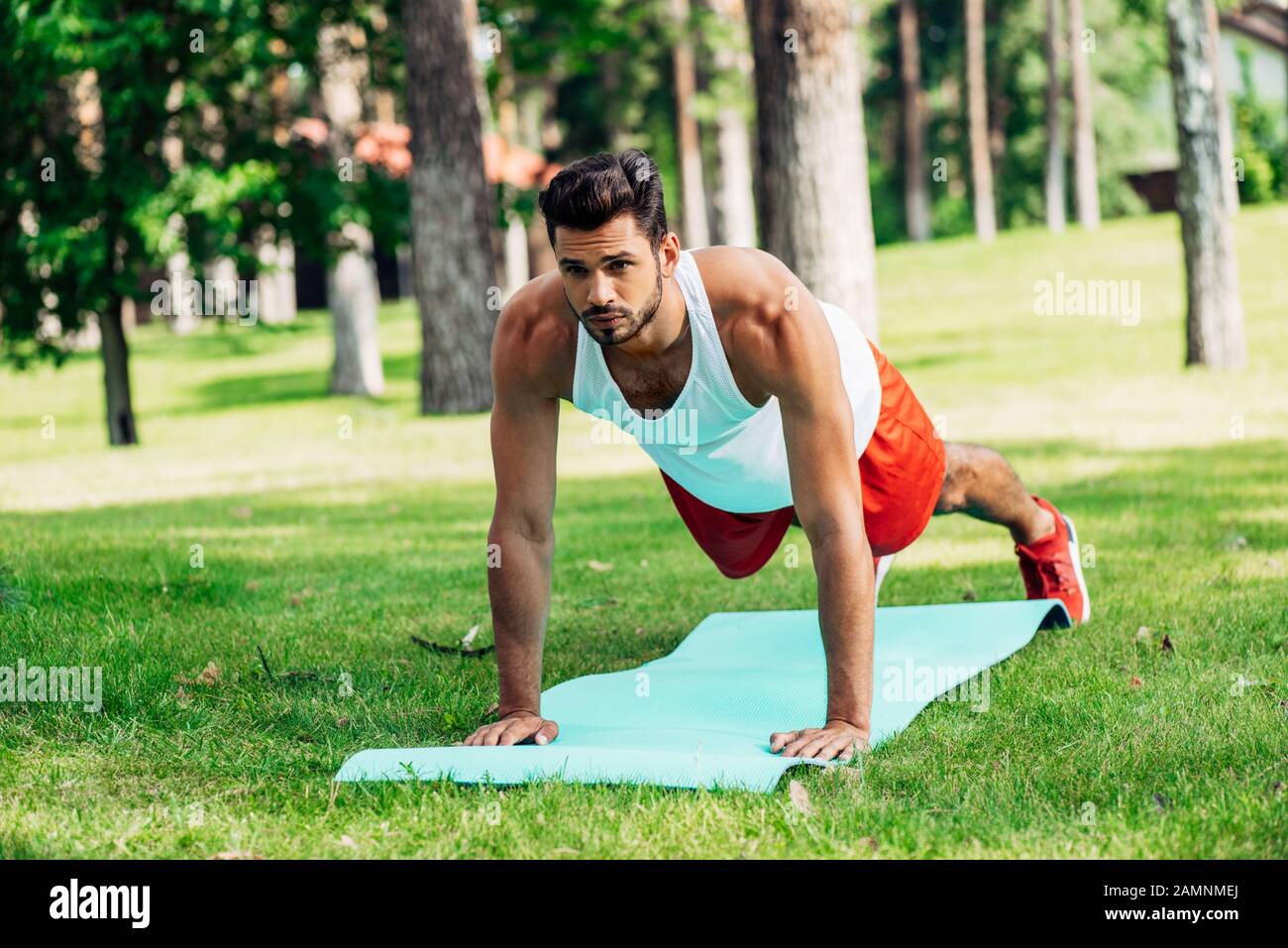 Man mat exercise plank hi-res stock photography and images - Alamy