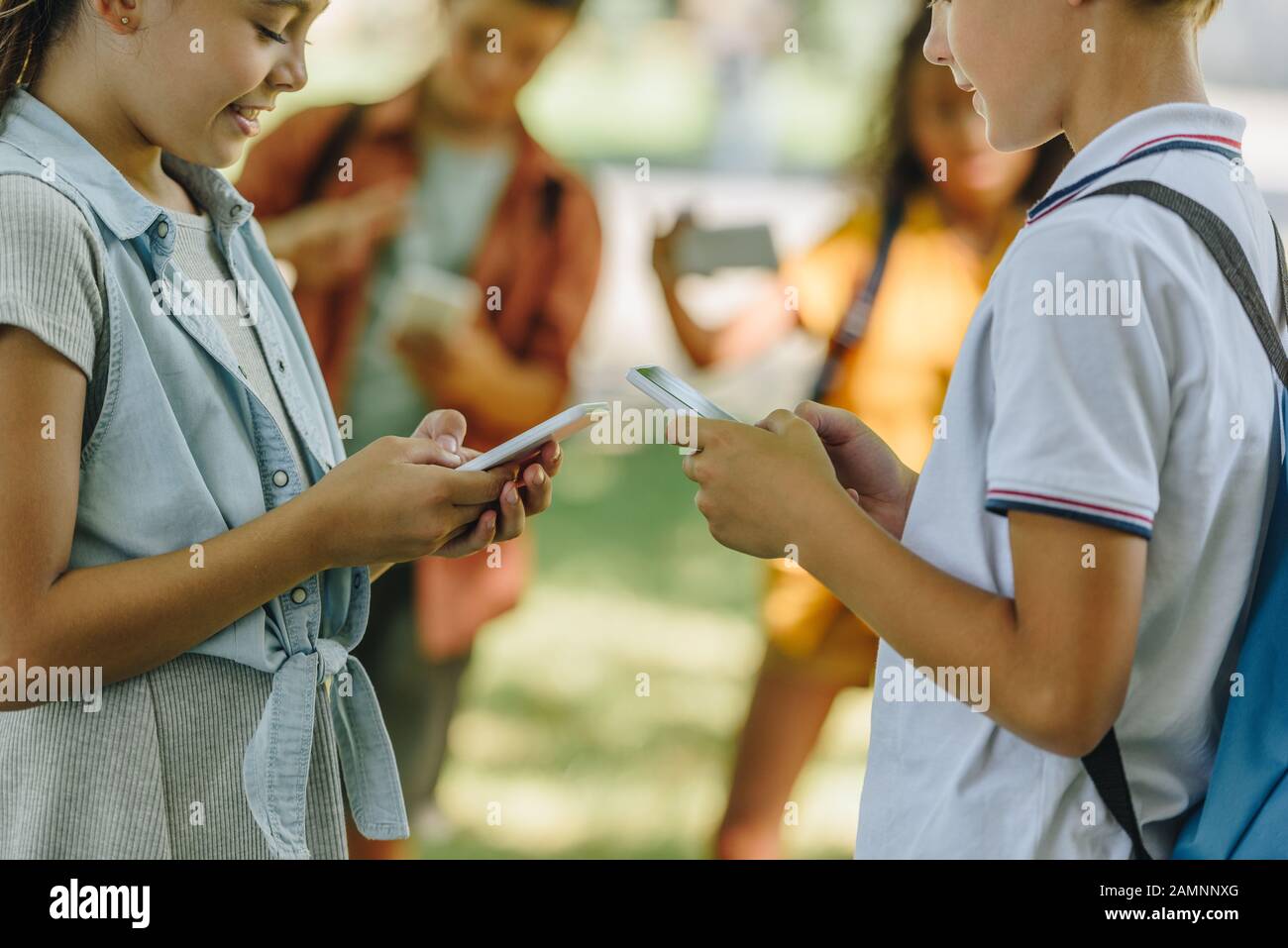 Schoolkids using smartphones hi-res stock photography and images - Alamy
