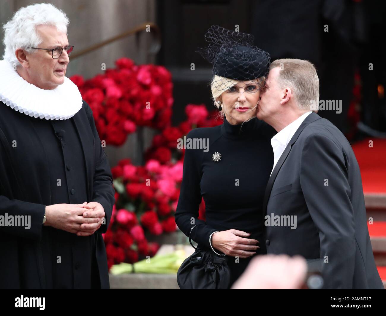 Hamburg, Germany. 14th Jan, 2020. The widow of the actor Jan Fedder ...