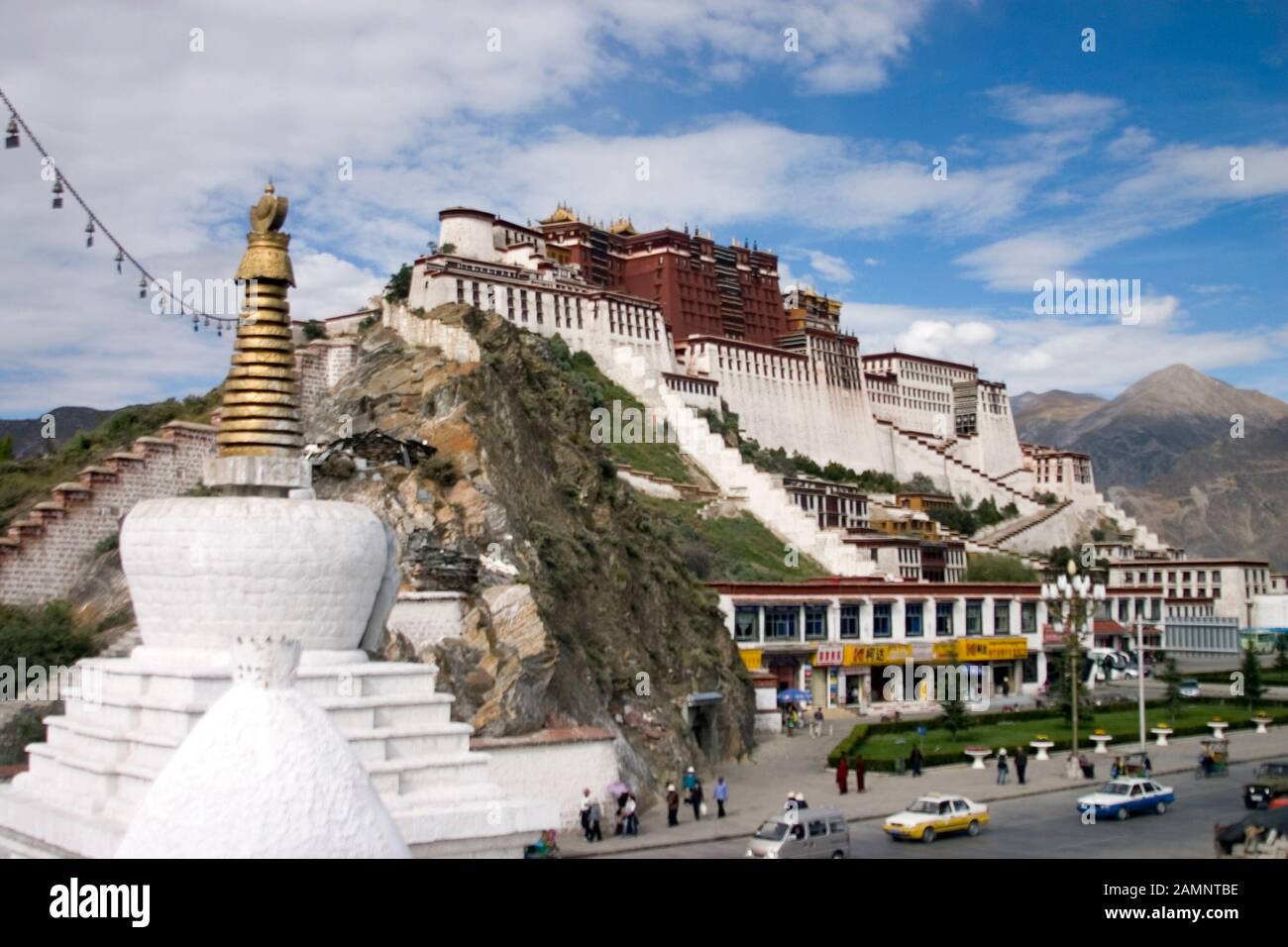 Potala place in Lhasa Tibet Stock Photo - Alamy