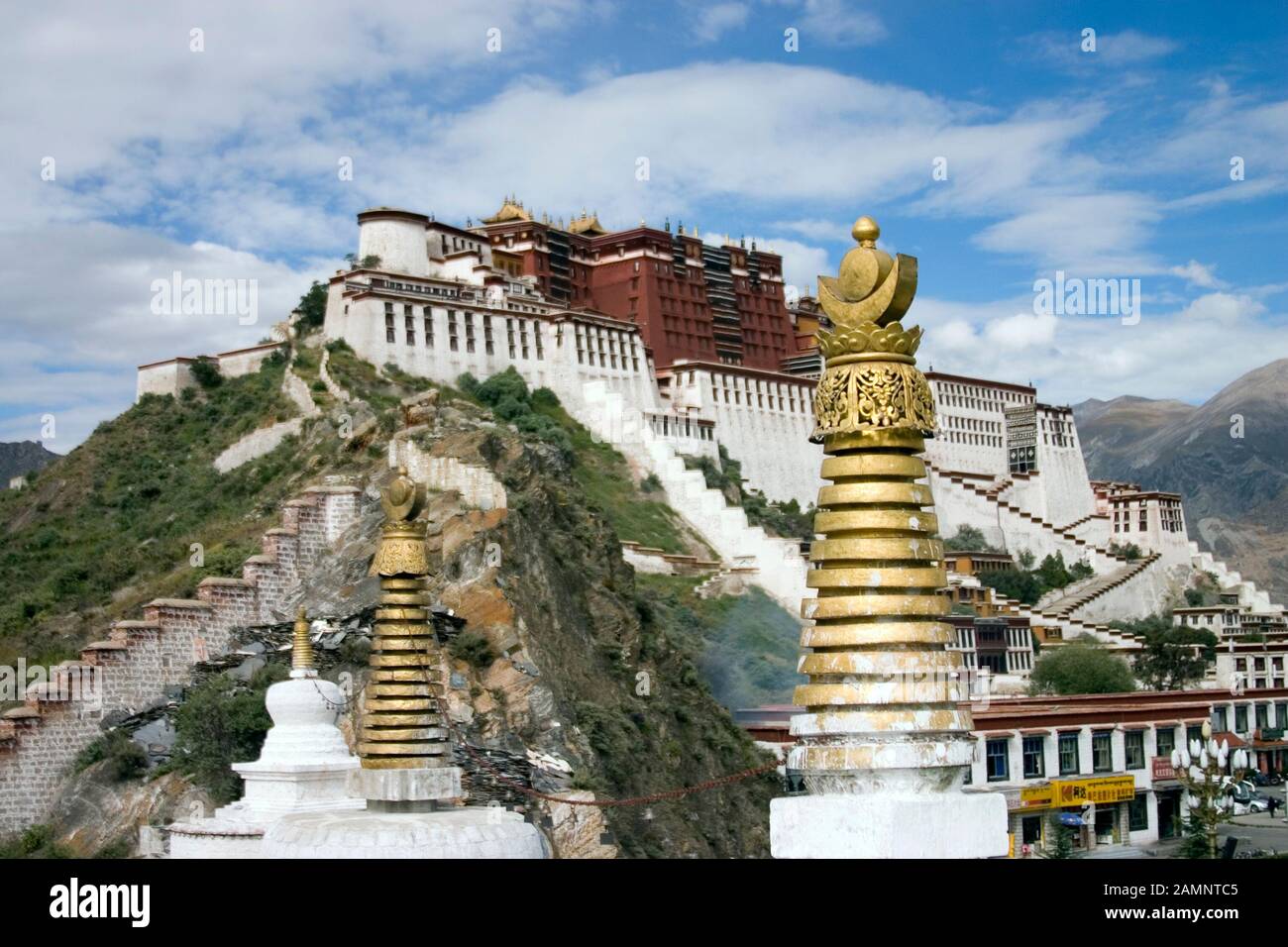 Potala place in Lhasa Tibet Stock Photo - Alamy