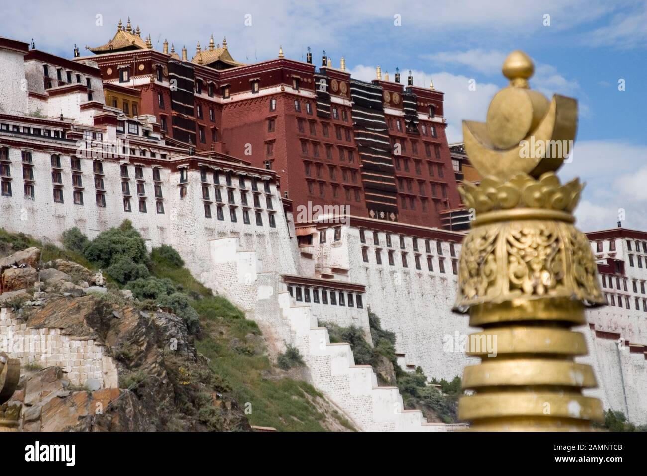 Potala place in Lhasa Tibet Stock Photo - Alamy