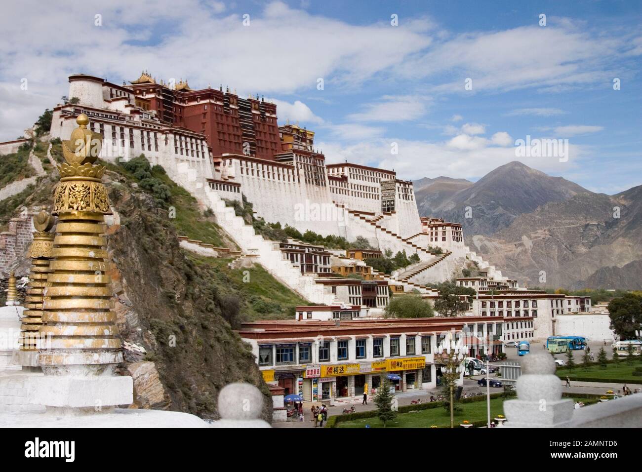 Potala place in Lhasa Tibet Stock Photo - Alamy