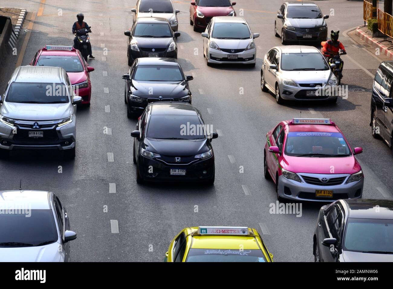 Overhead vehicle hi-res stock photography and images - Alamy
