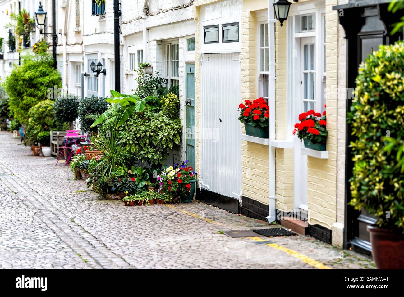 Luxury mews houses hi-res stock photography and images - Alamy