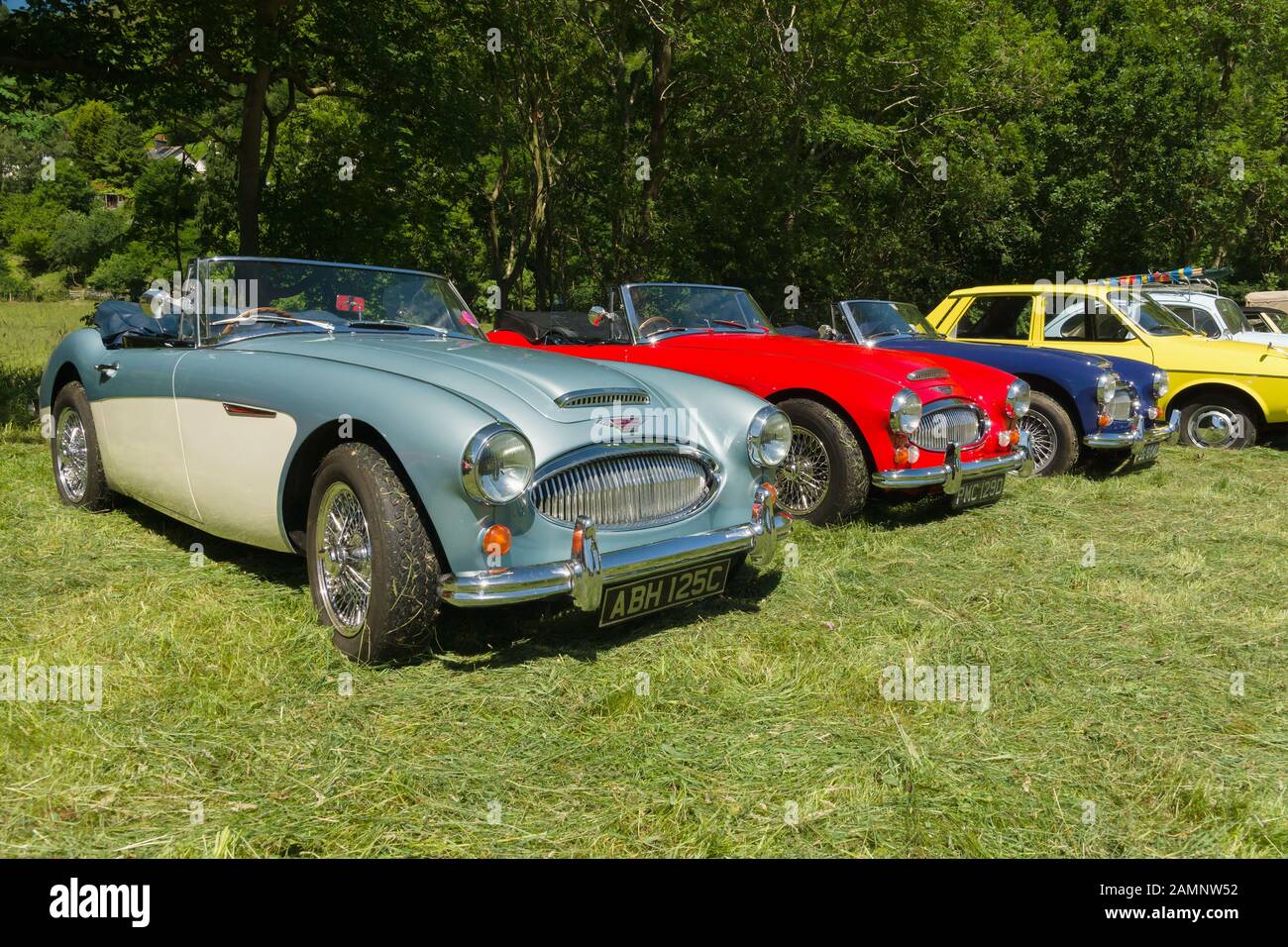 England vintage iconic cars hi-res stock photography and images - Alamy