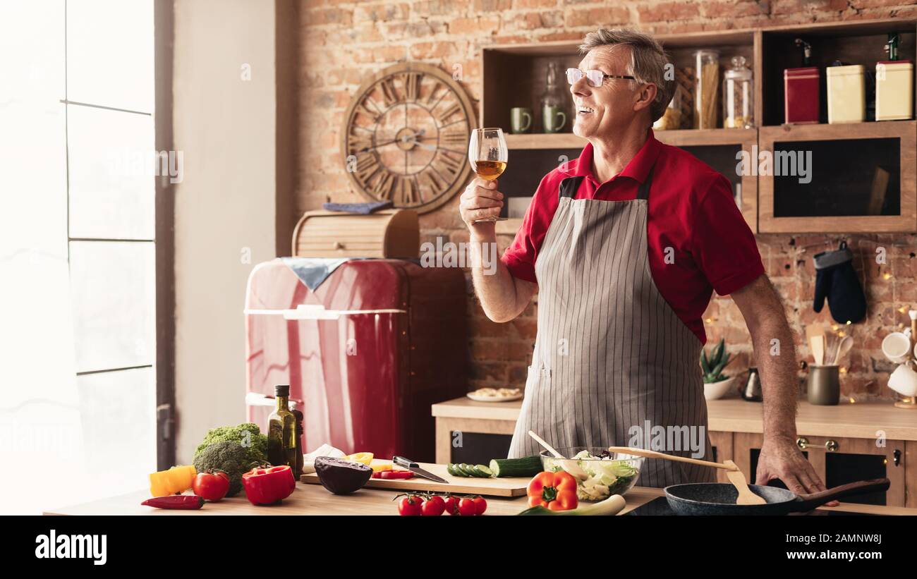 Old man alcohol home hi-res stock photography and images - Alamy