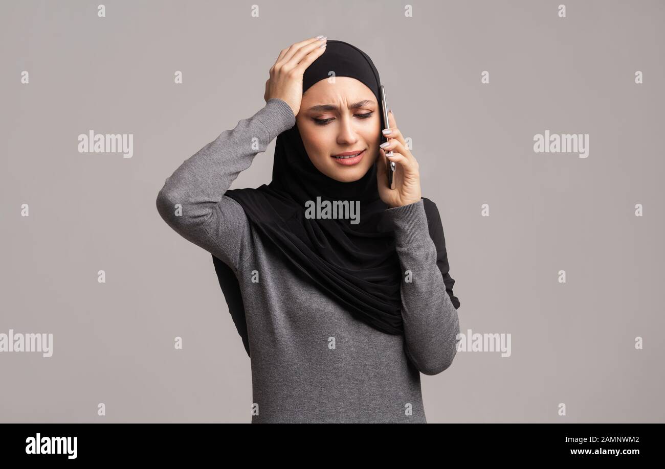 Hijab woman crying hi-res stock photography and images - Alamy