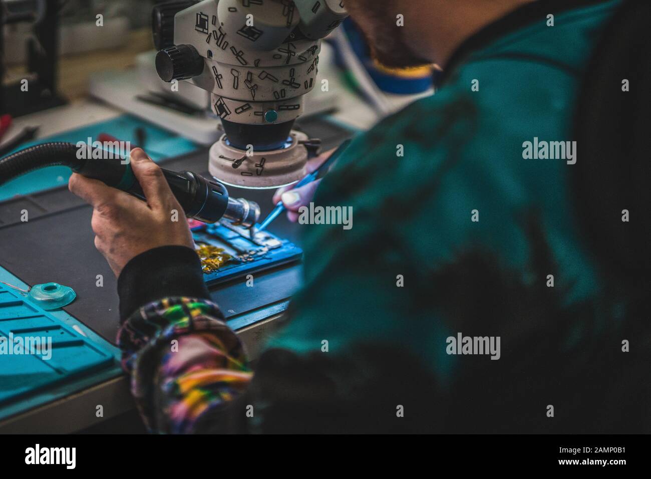 Phone repair hi-res stock photography and images - Alamy