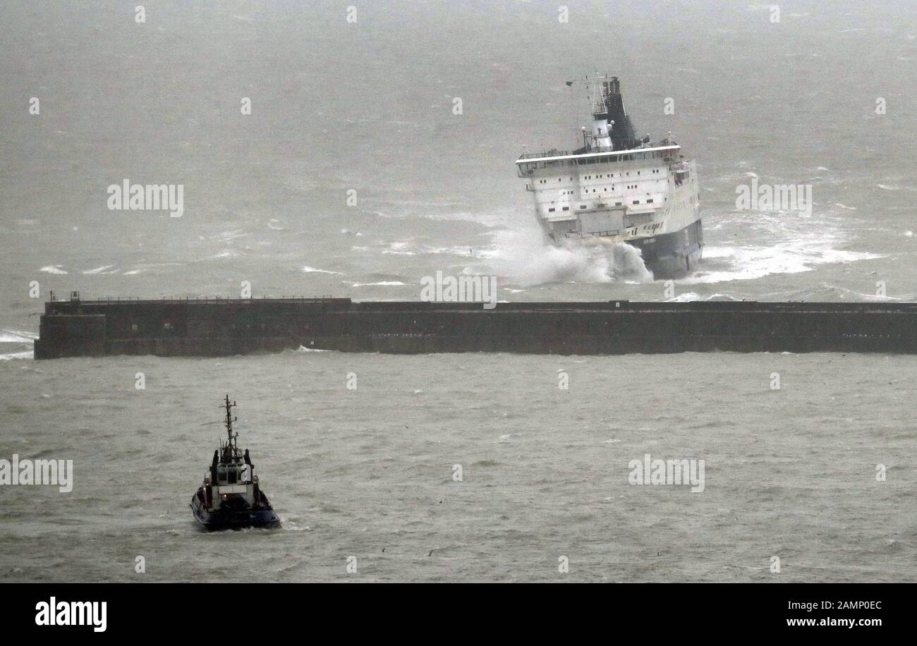 Dfds seaways waves hi-res stock photography and images - Alamy